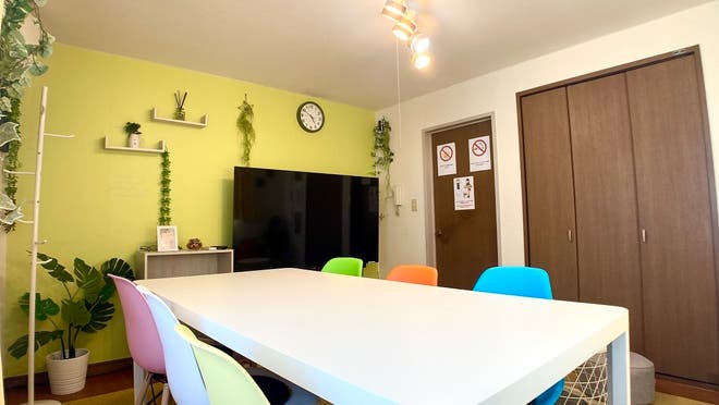 動画配信見放題❣リピート割あり❣駅近徒歩4分♪朝活歓迎📚超大型❣65型TV📺で動画鑑賞🎥プレゼンやセミナー📖の写真6