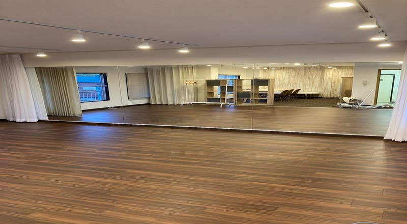 【千葉駅からモノレールですぐ】ダンス用鏡有💃Wi-Fi無料💻レンタルサロンにも♪オープンアームズレンタルスペース