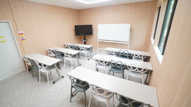 <レンタルスペースYAHAGI No.1>ツルマガーデン内🌳18名収容💺Wi-Fi📶大型モニター🖥会議/研修/ワークショップの写真2