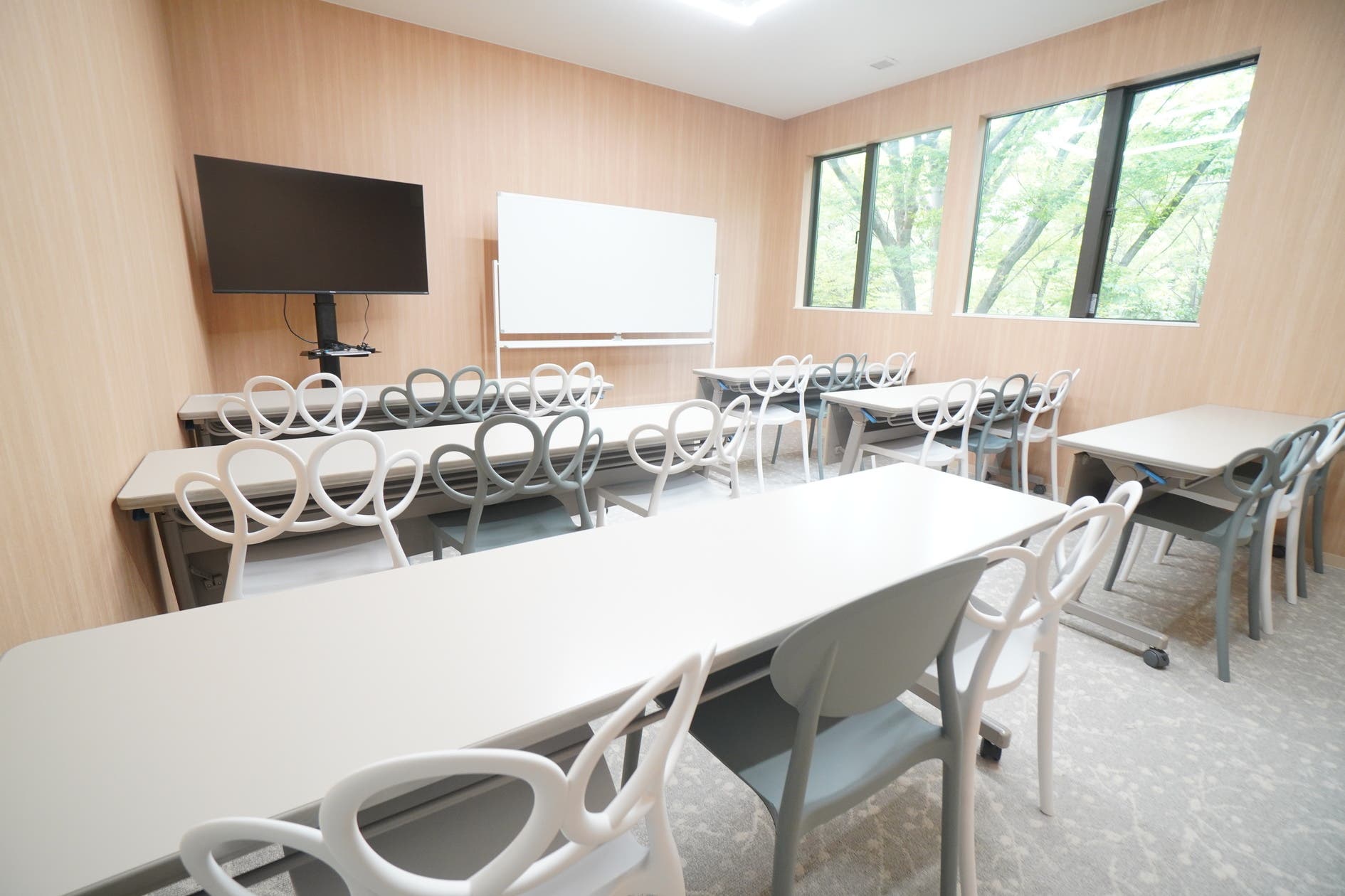 ＜レンタルスペースYAHAGI No.1＞ツルマガーデン内🌳18名収容💺Wi-Fi📶大型モニター🖥会議/研修/ワークショップの写真6