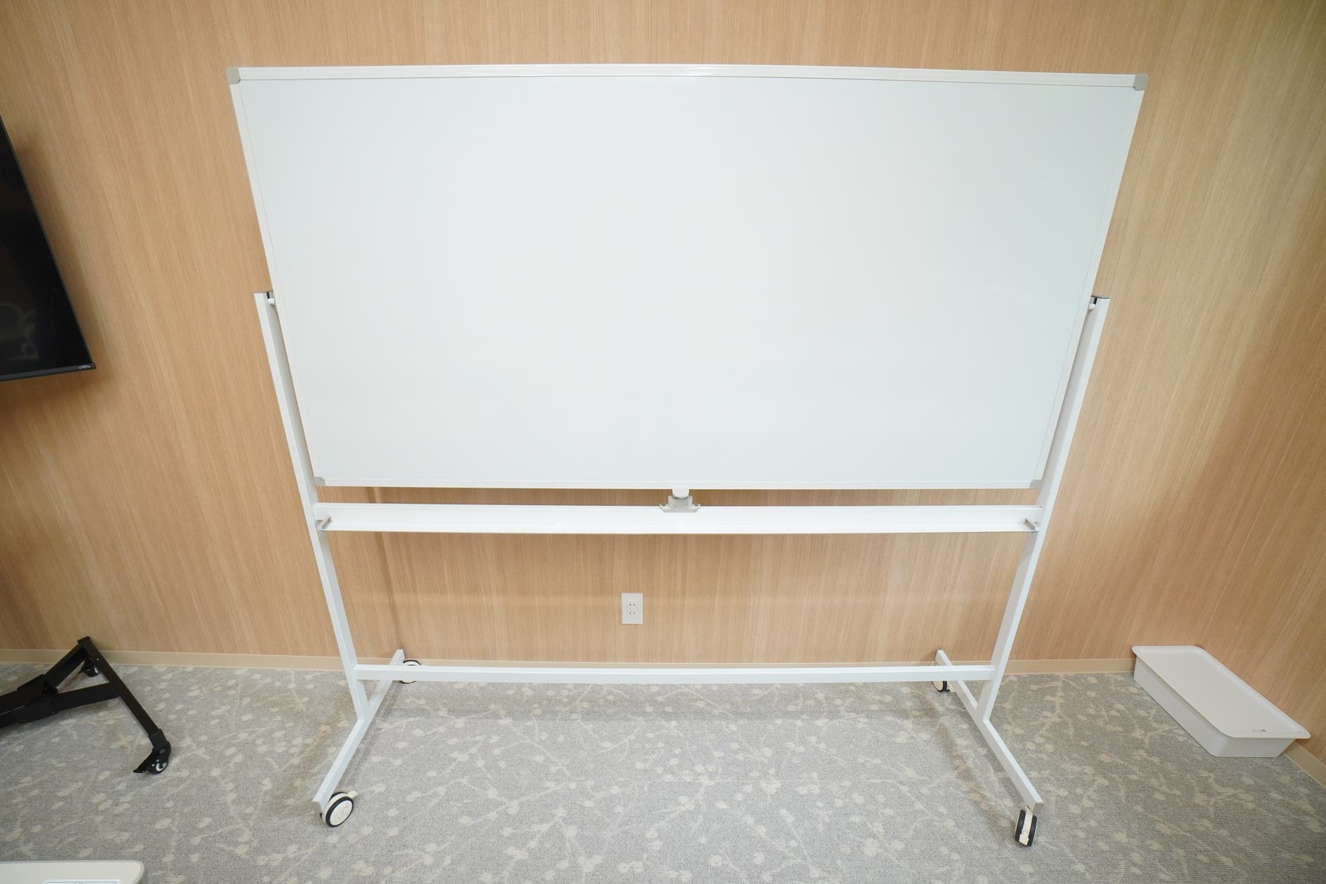 ＜レンタルスペースYAHAGI No.1＞ツルマガーデン内🌳18名収容💺Wi-Fi📶大型モニター🖥会議/研修/ワークショップの写真8