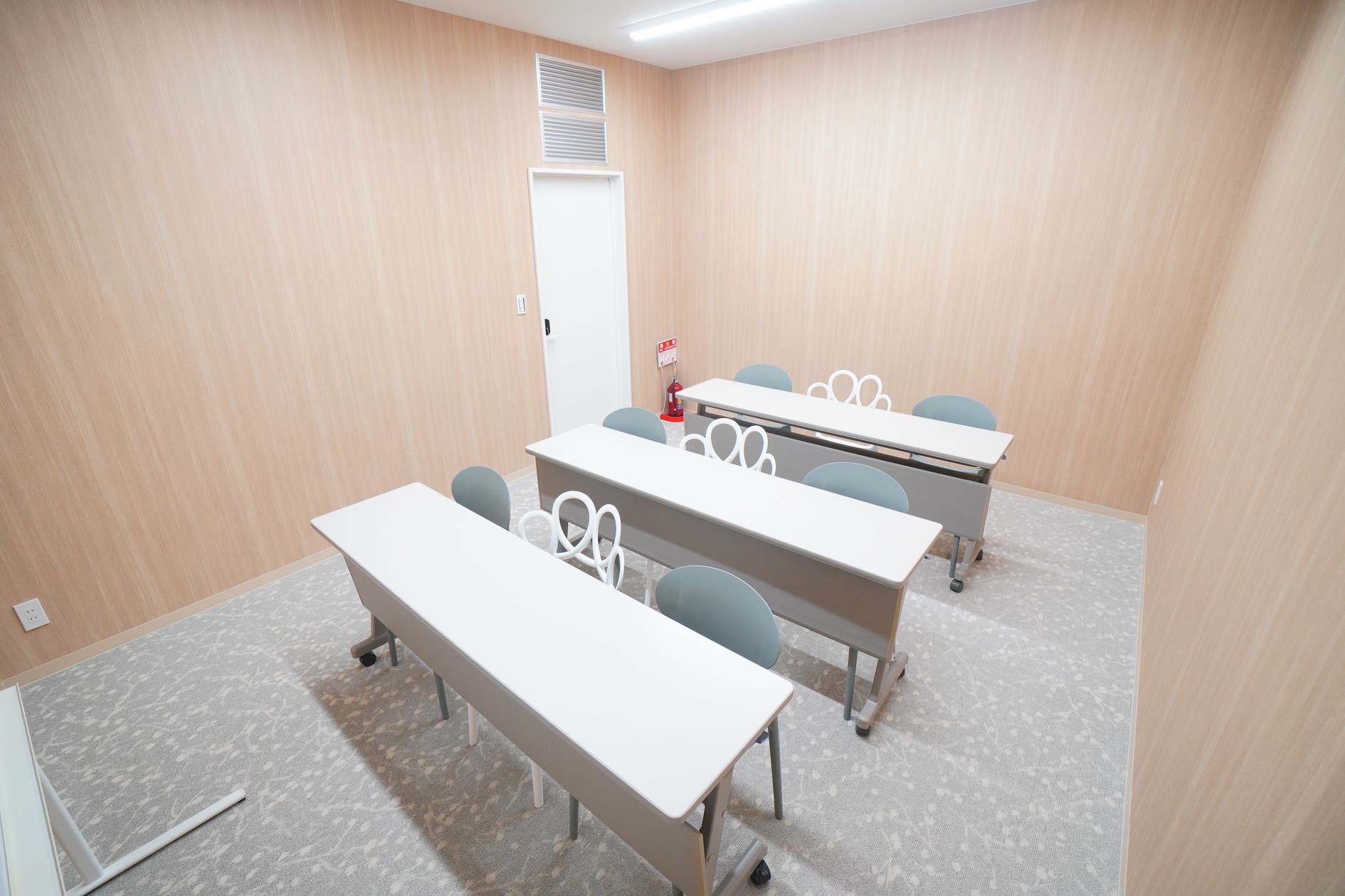 ＜レンタルスペースYAHAGI No.2＞ツルマガーデン内🌳9名収容💺Wi-Fi📶会議/商談/テレワークの写真3