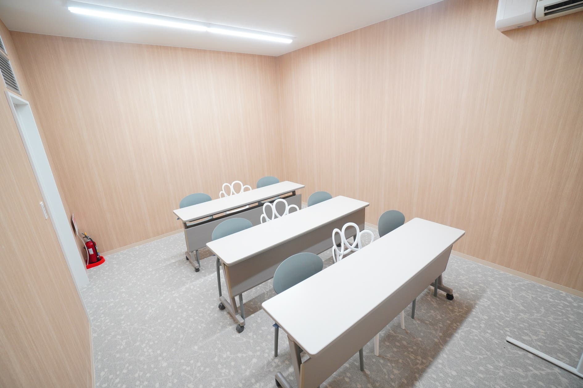 ＜レンタルスペースYAHAGI No.2＞ツルマガーデン内🌳9名収容💺Wi-Fi📶会議/商談/テレワークの写真4