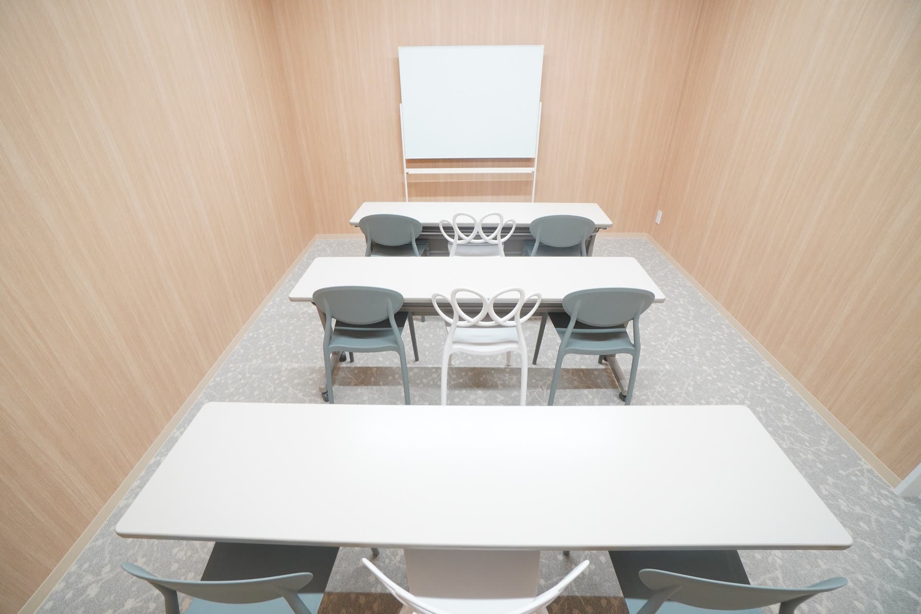 ＜レンタルスペースYAHAGI No.2＞ツルマガーデン内🌳9名収容💺Wi-Fi📶会議/商談/テレワークの写真6