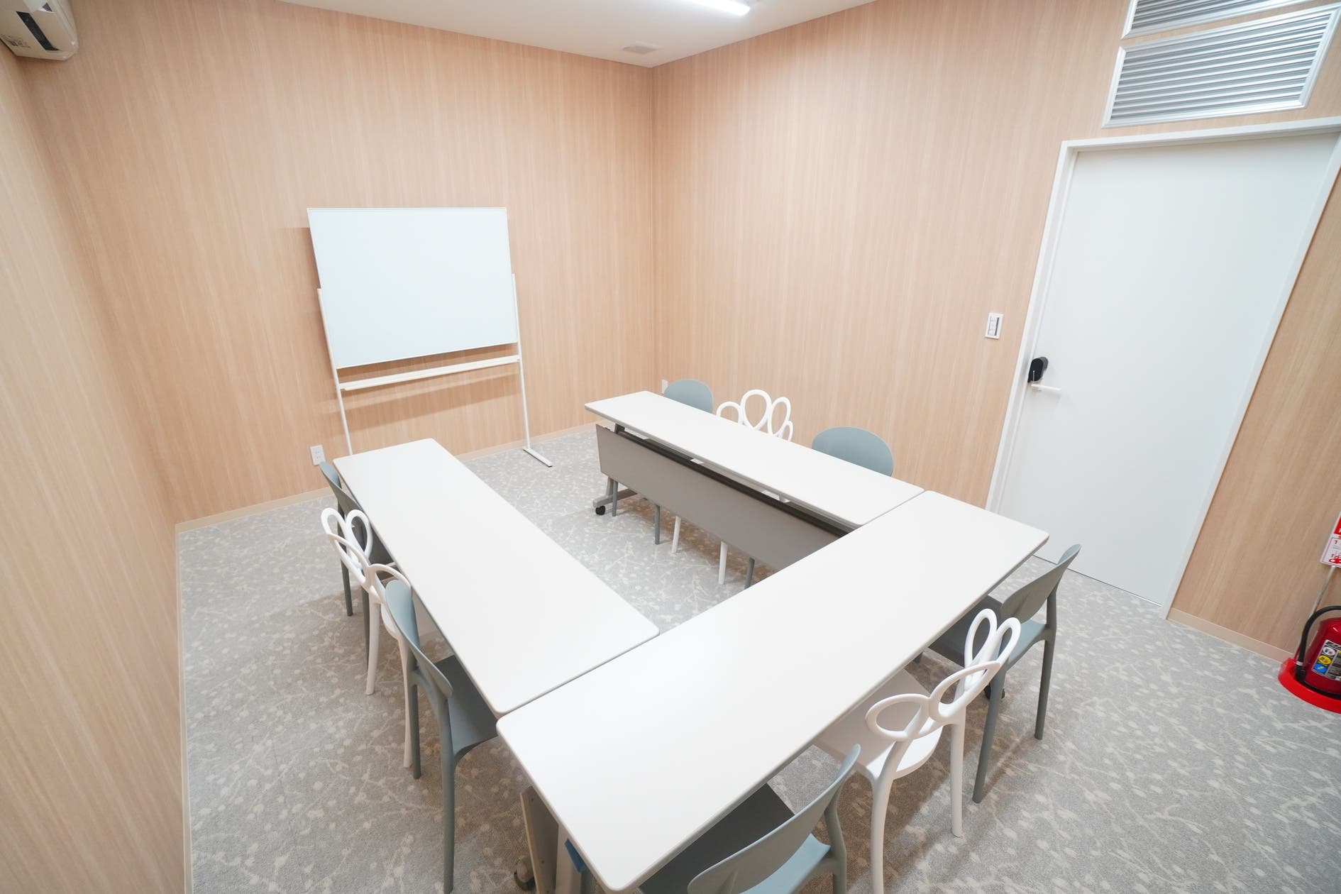 ＜レンタルスペースYAHAGI No.2＞ツルマガーデン内🌳9名収容💺Wi-Fi📶会議/商談/テレワークの写真8