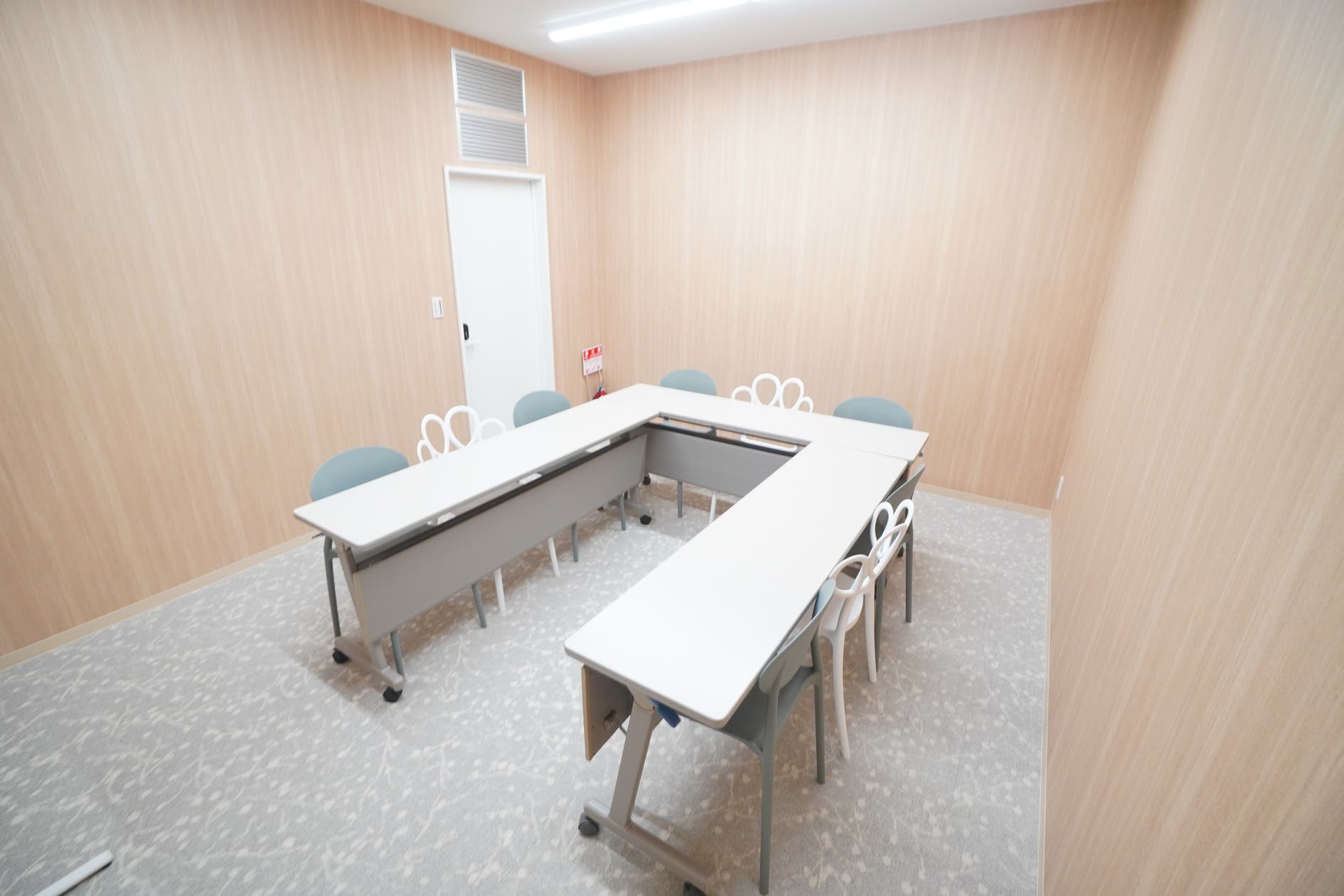 ＜レンタルスペースYAHAGI No.2＞ツルマガーデン内🌳9名収容💺Wi-Fi📶会議/商談/テレワークの写真9