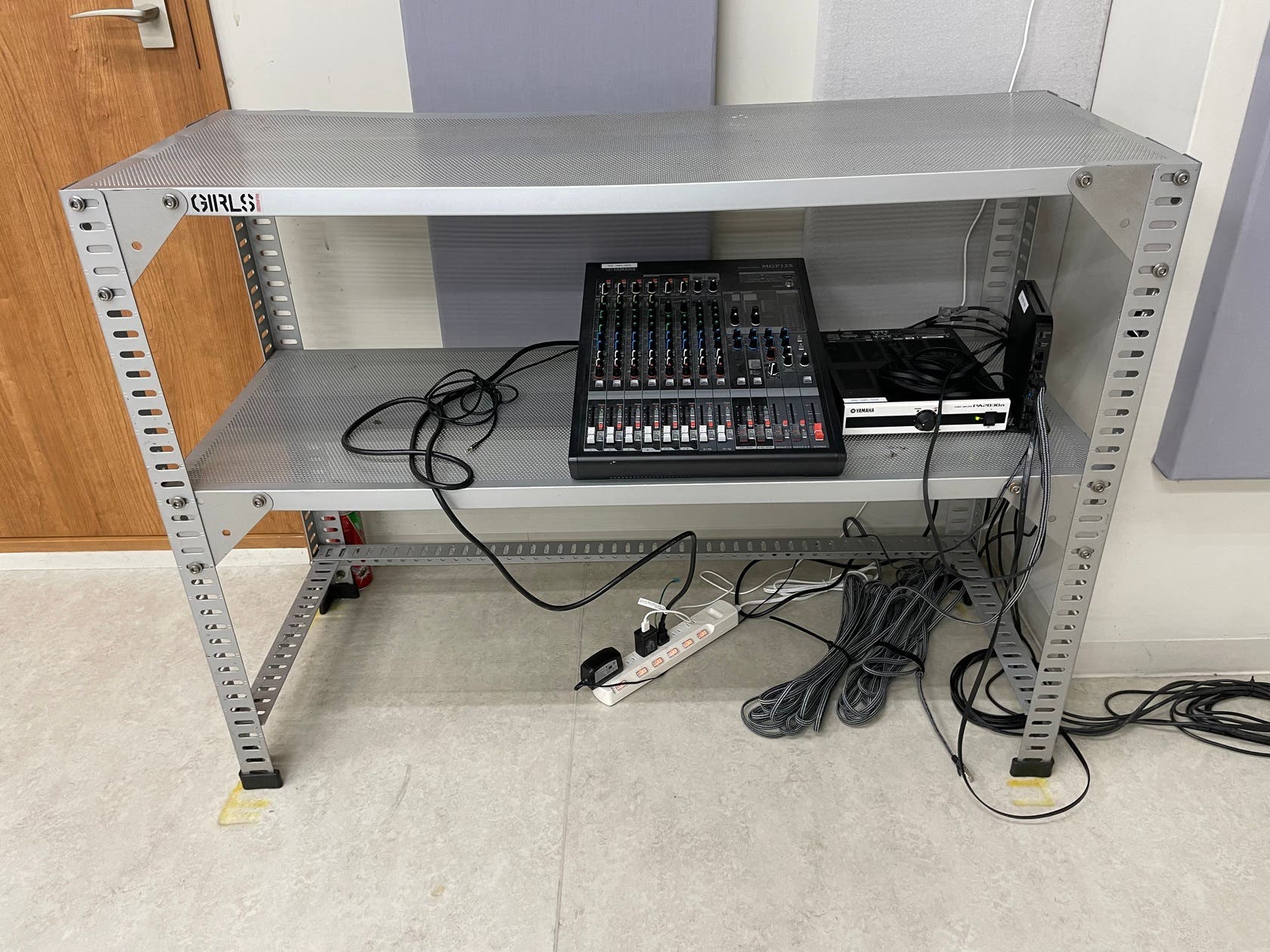 【御徒町駅から徒歩2分】40㎡、高さ3mの大きな鏡張りのダンススタジオ/楽器演奏や演劇稽古などにも！の写真4