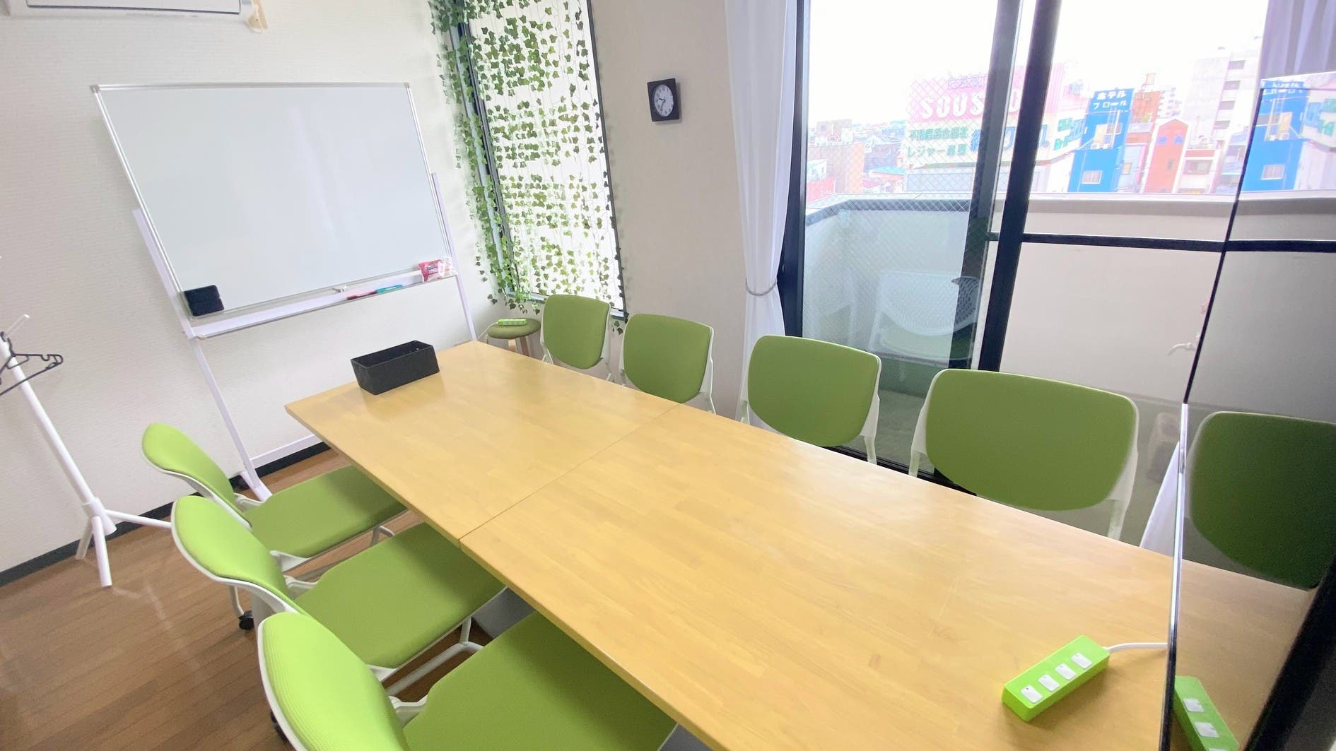 ★地域最安値★【宇都宮駅東口すぐ！超有名ビジネスホテル隣】モニター付き会議室９名／商談／セミナー／学生／テレワークの写真11