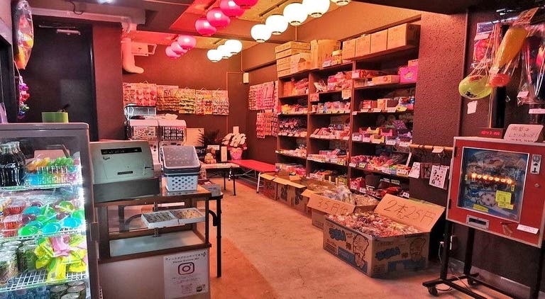 【撮影スペース】昭和レトロな駄菓子屋