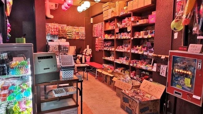【撮影スペース】昭和レトロな駄菓子屋の写真1