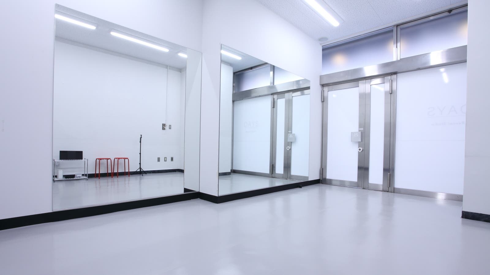 【DAYS 1F】関内駅徒歩2分👍 横浜エリア最安🉐 個人・少人数の利用に最適なスタジオ♫の写真1