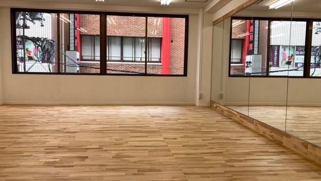 ✨【八丁堀駅2分】✨八丁堀でダンスができるレンタルスタジオ/幅4.3m、高さ1.8mの大型鏡、ダンス等に最適なレンタルスペースの写真1
