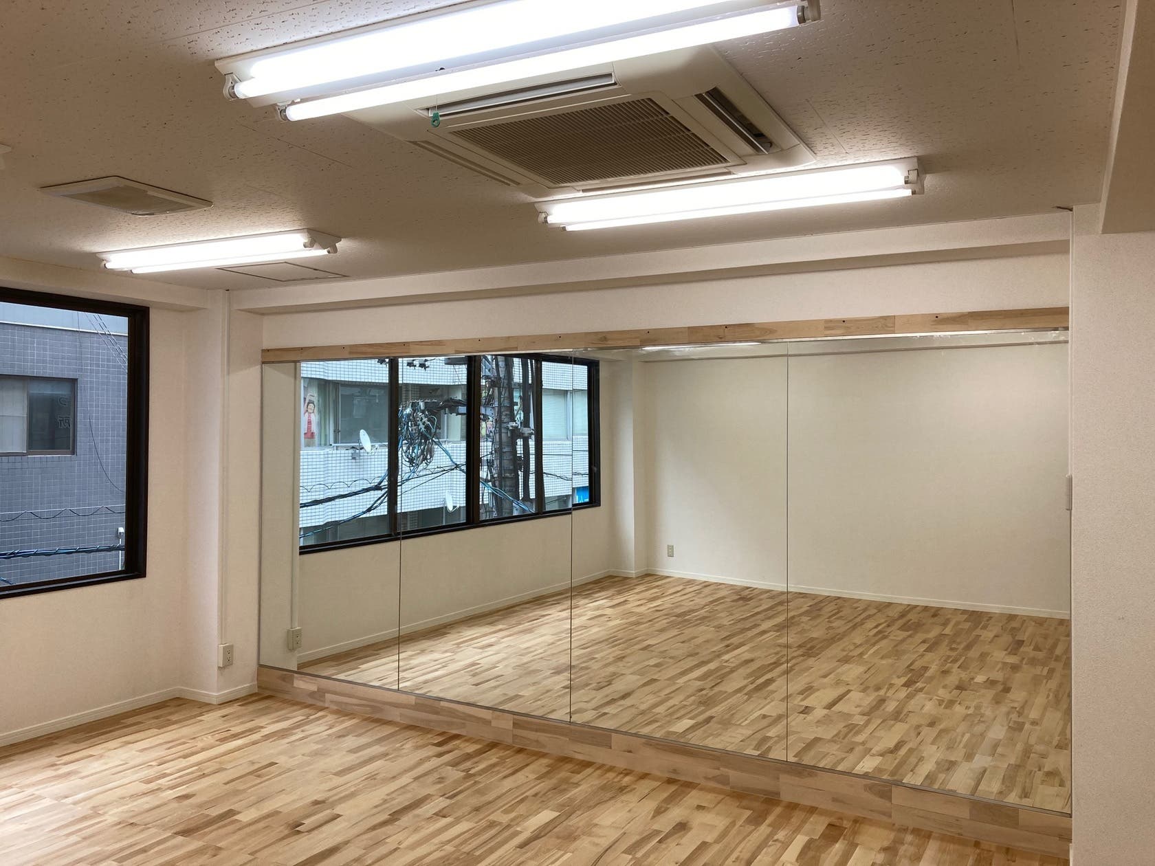 ✨【八丁堀駅2分】✨八丁堀でダンスができるレンタルスタジオ/幅４．3ｍ、高さ１．８ｍの大型鏡、ダンス等に最適なレンタルスペースの写真4