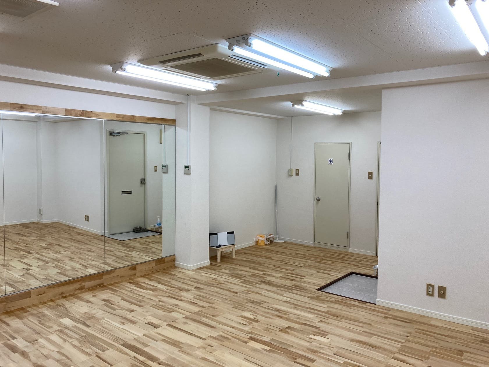 ✨【八丁堀駅2分】✨八丁堀でダンスができるレンタルスタジオ/幅４．3ｍ、高さ１．８ｍの大型鏡、ダンス等に最適なレンタルスペースの写真5
