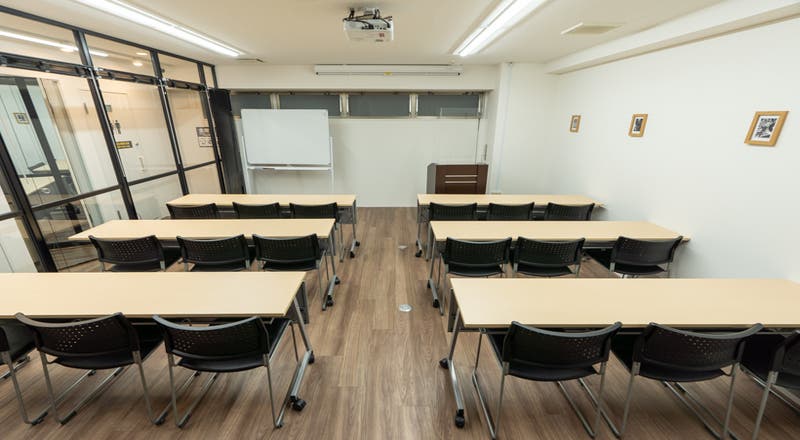 アクセア会議室田町店 第1会議室【田町駅より徒歩5分！スクール18名利用可能な会議室】