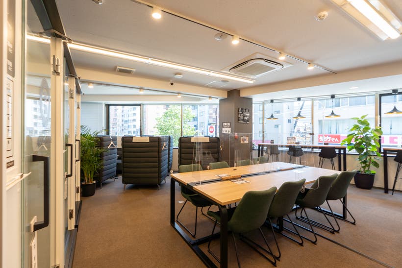 アクセア会議室田町店 第1会議室【田町駅より徒歩5分！スクール18名利用可能な会議室】の写真4