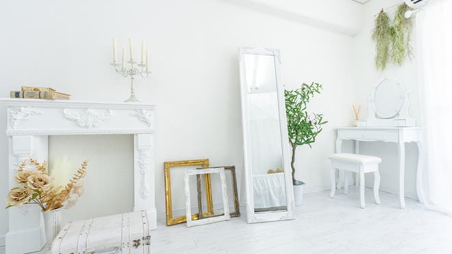 白壁・白家具|シック|天蓋ベッド|花壁|シャンデリア|5面背景|撮影機材無料|生誕祭・誕生会|コスプレ|YouTube配信の写真2