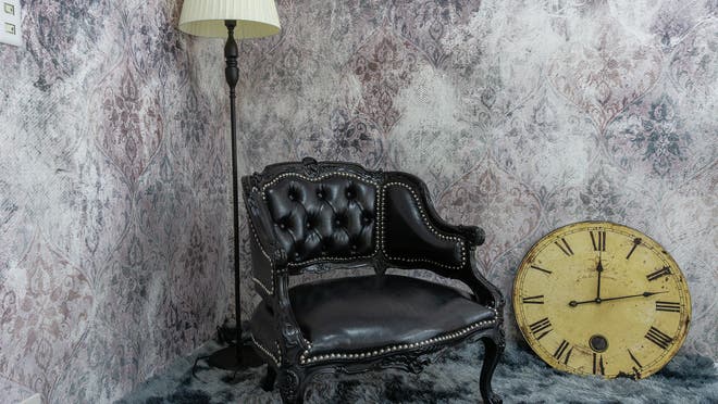 白壁・白家具|シック|天蓋ベッド|花壁|シャンデリア|5面背景|撮影機材無料|生誕祭・誕生会|コスプレ|YouTube配信の写真5