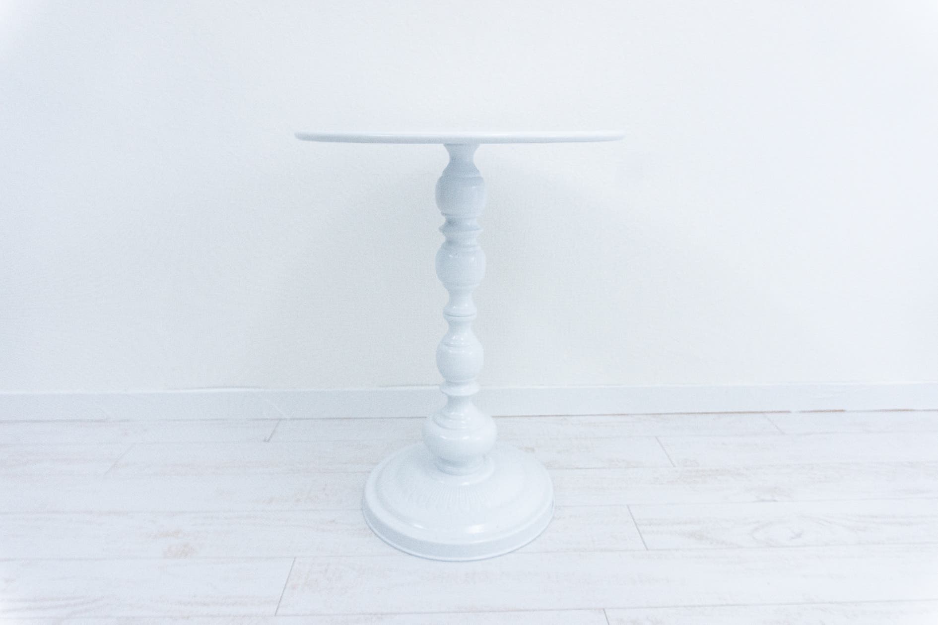 白壁・白家具｜シック｜天蓋ベッド｜花壁｜シャンデリア｜５面背景｜撮影機材無料｜生誕祭・誕生会｜コスプレ｜YouTube配信の写真13