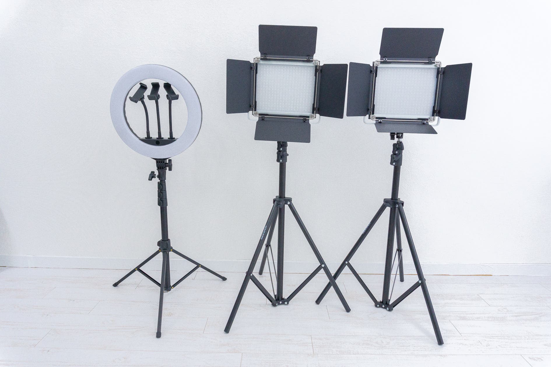 白壁・白家具｜シック｜天蓋ベッド｜花壁｜シャンデリア｜５面背景｜撮影機材無料｜生誕祭・誕生会｜コスプレ｜YouTube配信の写真19