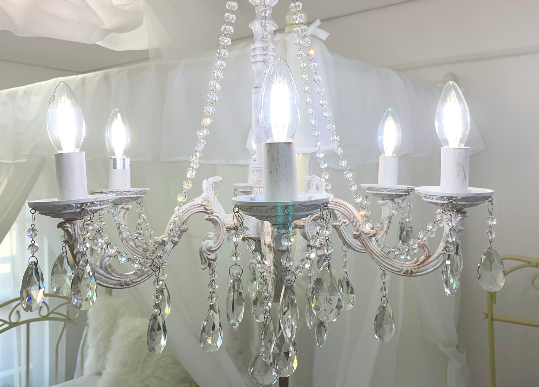 白壁・白家具｜シック｜天蓋ベッド｜花壁｜シャンデリア｜５面背景｜撮影機材無料｜生誕祭・誕生会｜コスプレ｜YouTube配信の写真17