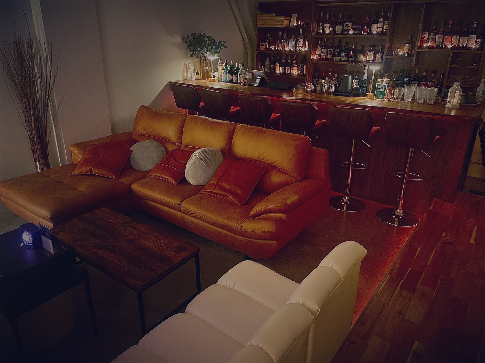 【Navyy】宅飲/合コン/女子会/誕生日/飲み会/撮影/パーティ✨カラオケ完備🎤【全フロア】の写真1