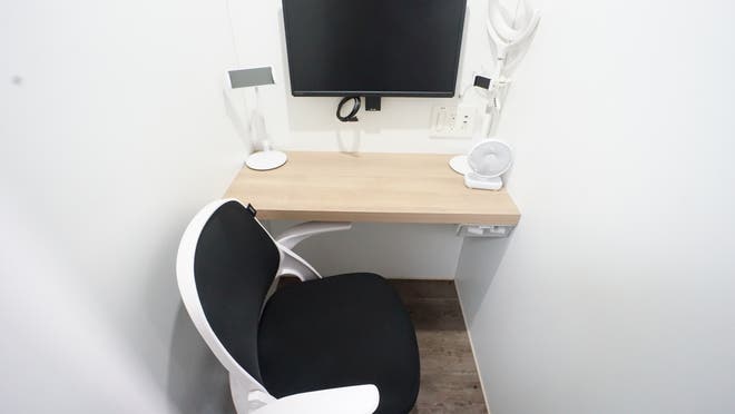 <博多駅前個室ブースNo.1>完全個室ワークブース💼Wi-Fi📶モニター🖥テレワーク/ZOOM/面接/自習/作業場所の写真1