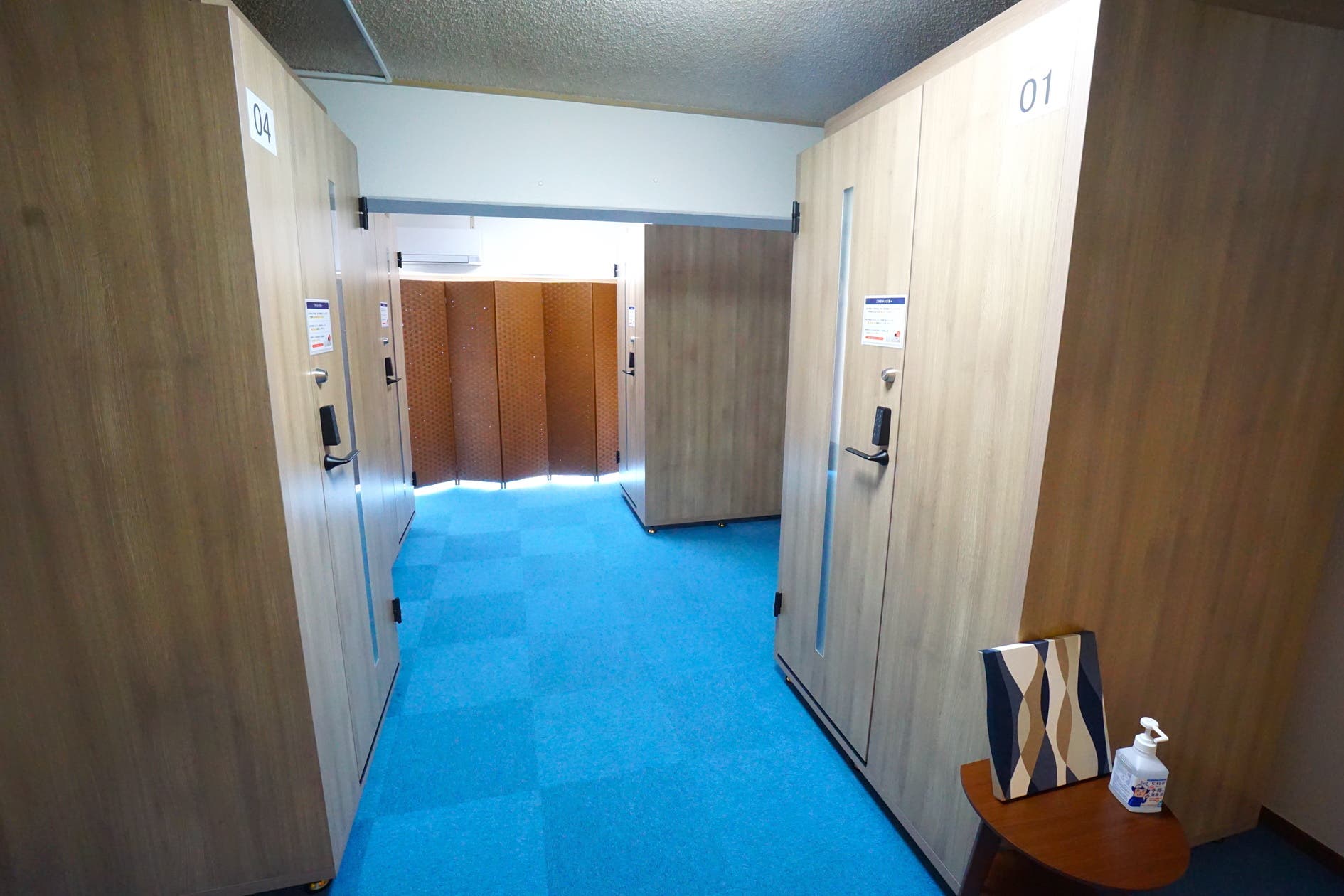 ＜博多駅前個室ブースNo.1＞完全個室ワークブース💼Wi-Fi📶モニター🖥テレワーク/ZOOM/面接/自習/作業場所の写真2