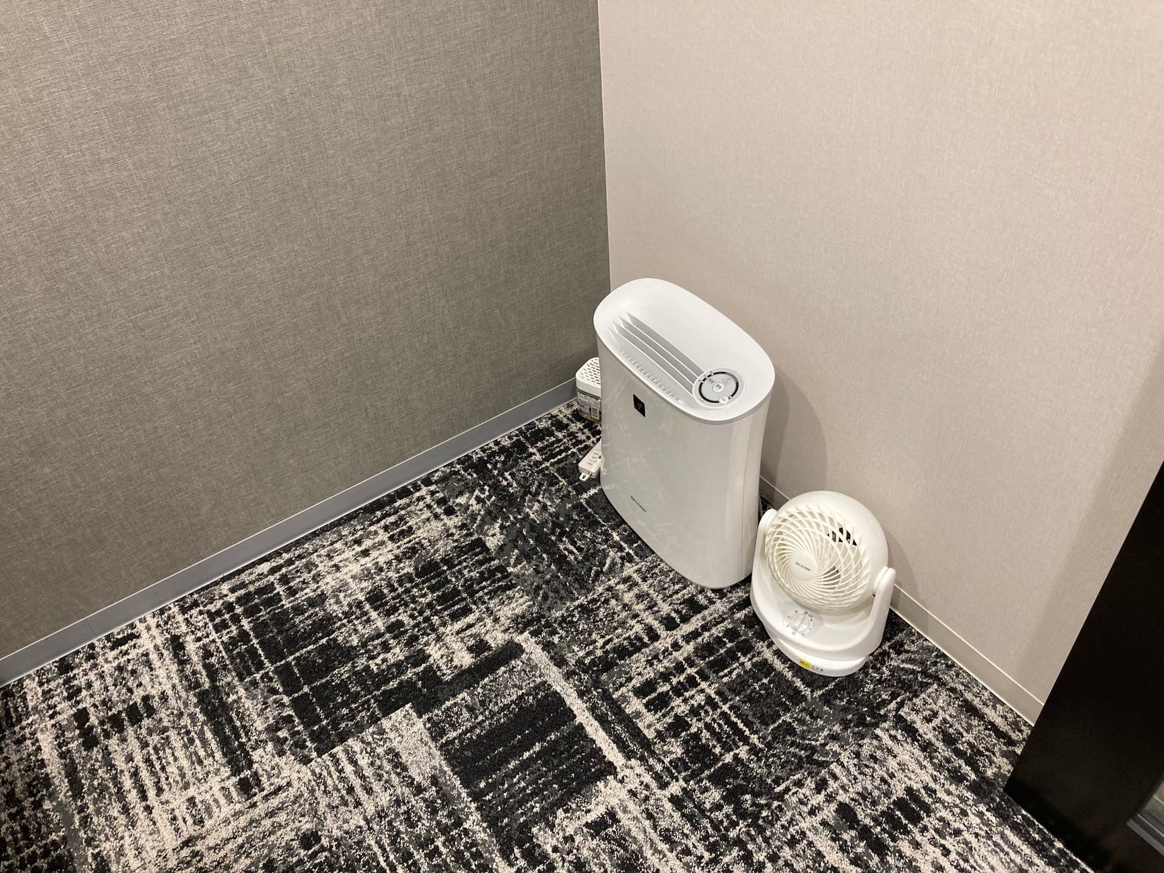 No.303✨12~1月値下げ中✨【大宮駅東口２分】✨モニター付完全個室✨WiFi無料/ドリンク/web会議 エグゼクティブの写真5