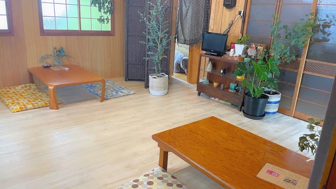 【飲食持ち込み可!】森の部屋 高速WIFI 多目的 撮影にも クッションフロアーで広々空間 テーブル椅子席(座卓:応相談)の写真4