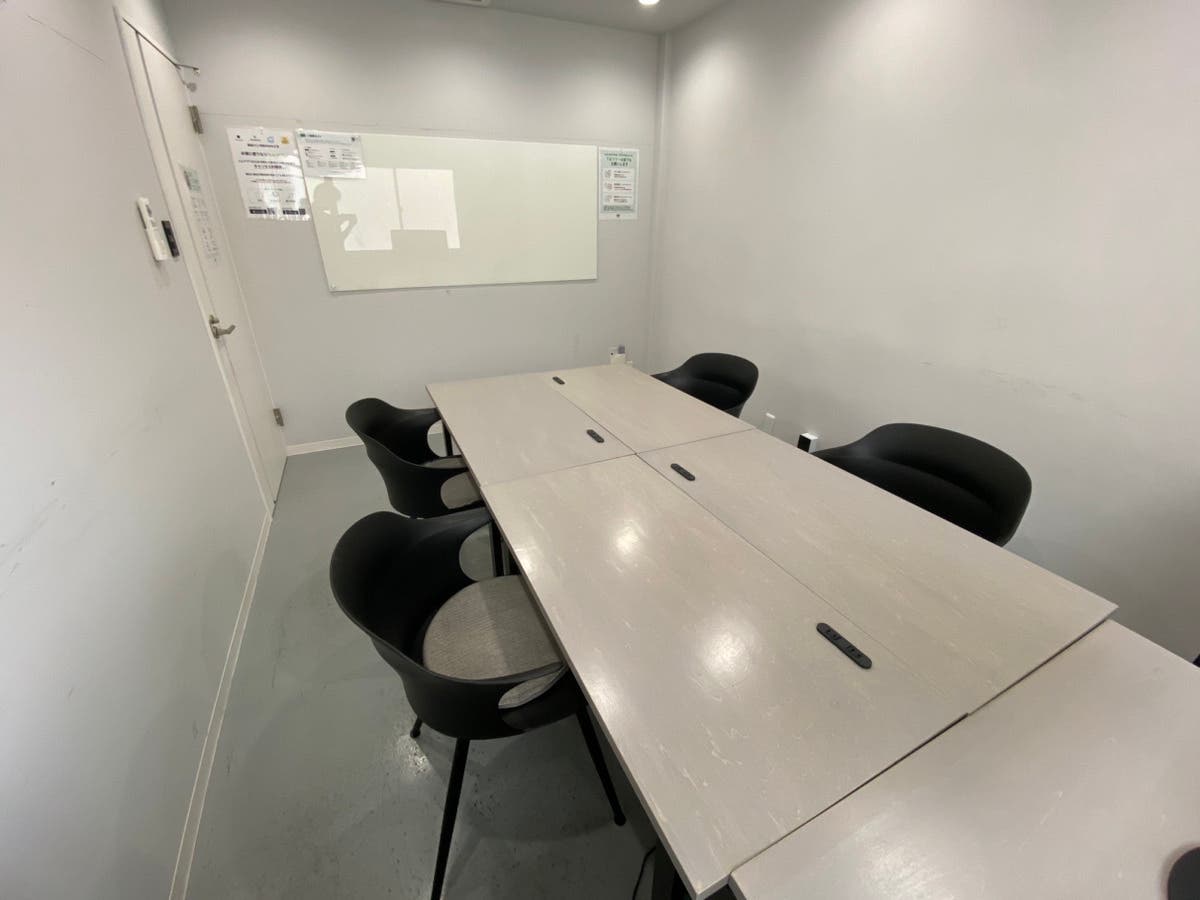 【1時間1,320円！】白金高輪駅徒歩5分のフリードリンク付き完全個室型6名会議室【M-2】の写真2