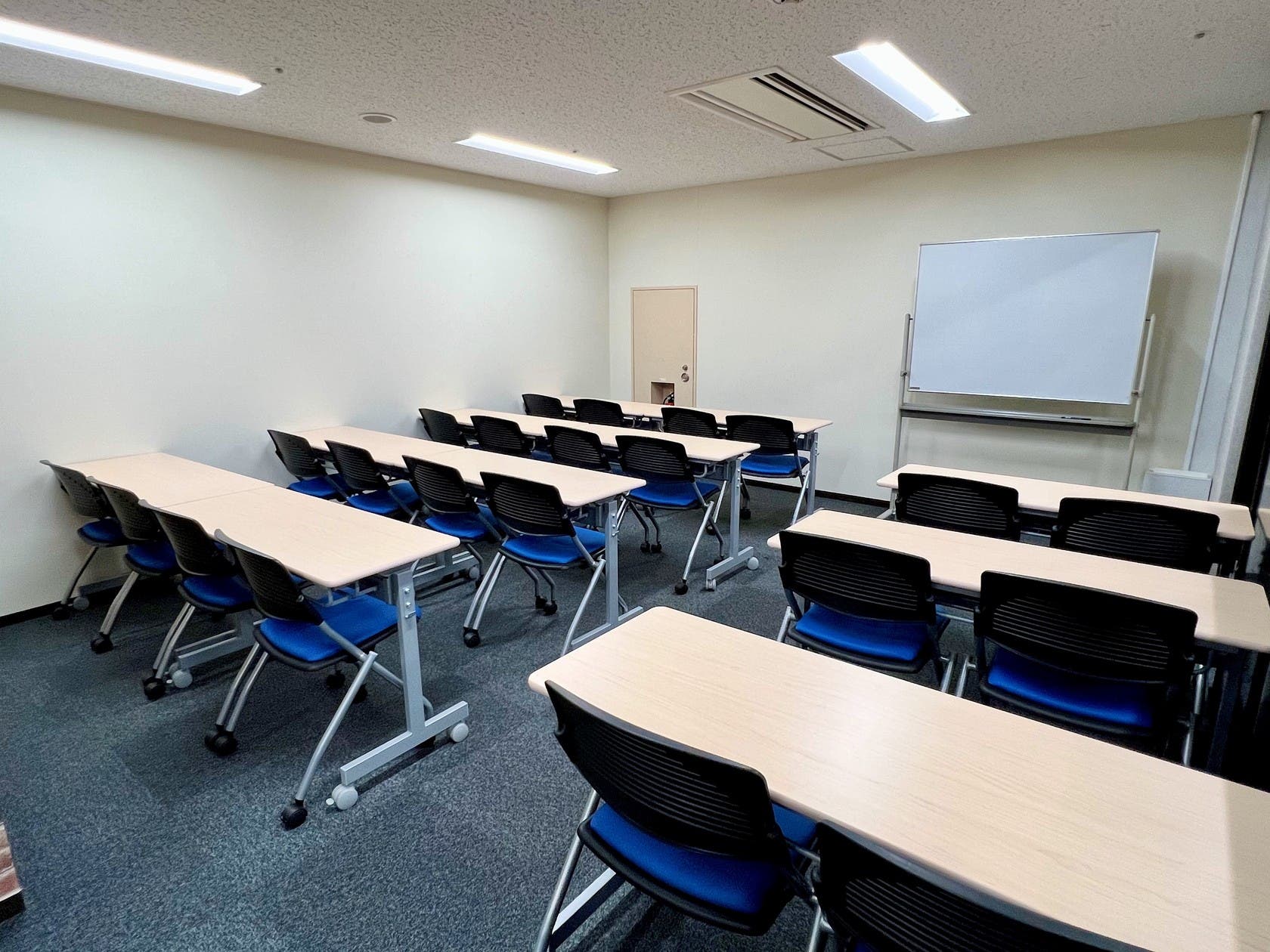 銀座駅2分❗️【～22名】セミナー/ボードゲーム/イベント等🎉開放的なミーティングルーム✨Aの写真9