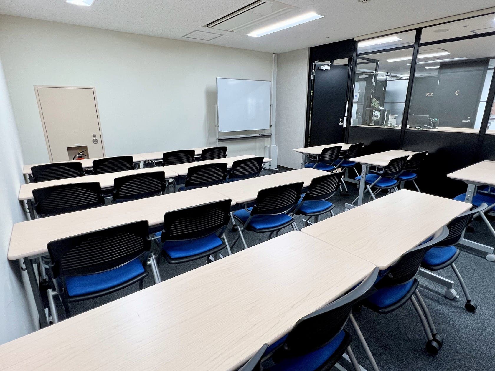 銀座駅2分❗️【～22名】セミナー/ボードゲーム/イベント等🎉開放的なミーティングルーム✨Aの写真12