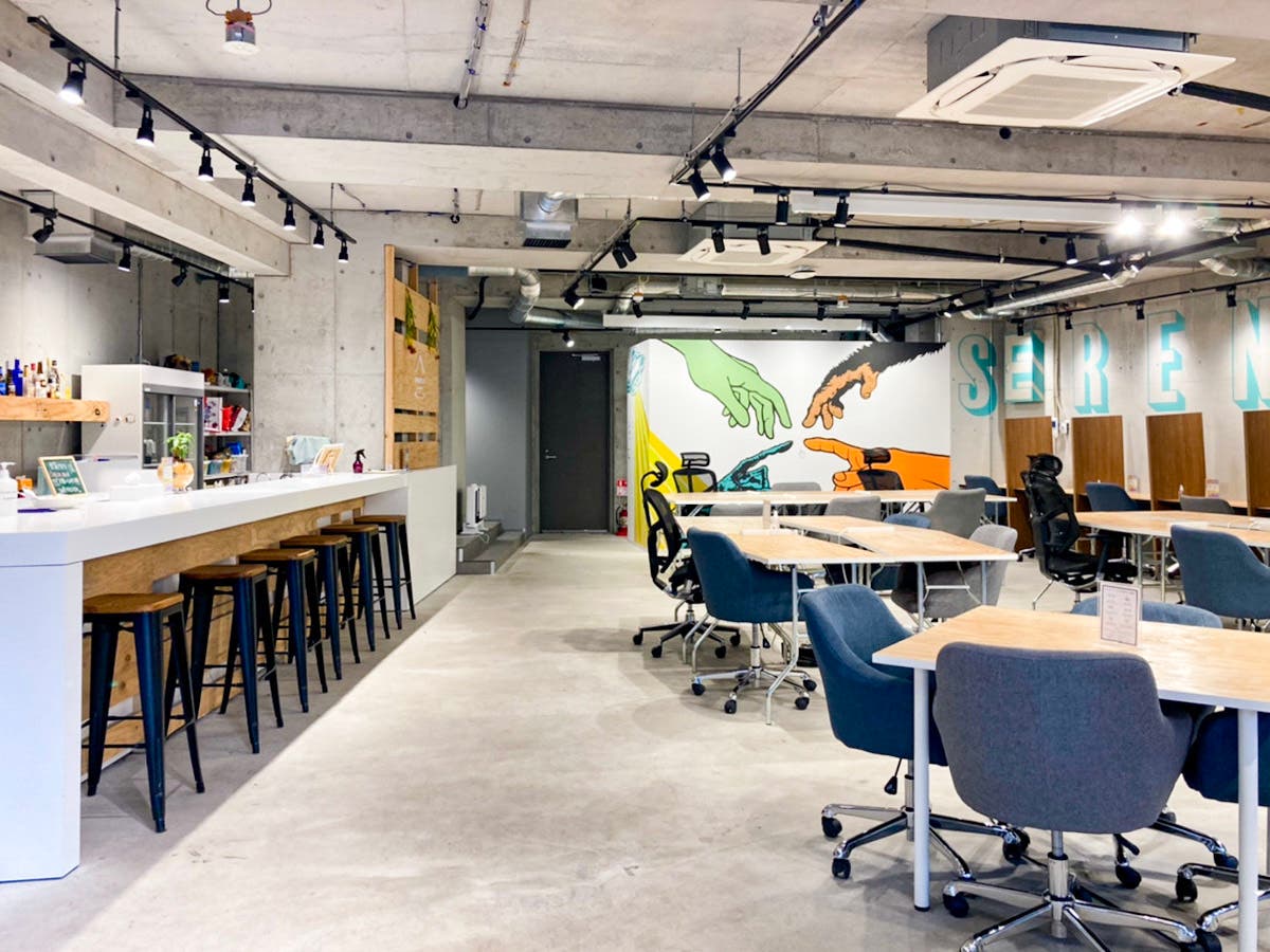 70名着席可【下北沢駅徒歩3分】カウンターキッチン完備!!高天井📷撮影映え✨イベントスペースの写真1