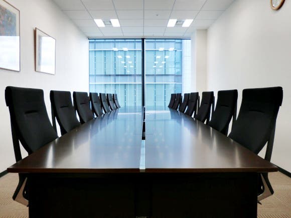 大阪会議室　鐵鋼會館　3号会議室【本町駅徒歩2分/最大14名/高品質・高グレードな貸し会議室】の写真1