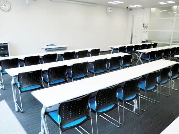 大阪会議室　鐵鋼會館　5号会議室【本町駅徒歩2分/最大116名/高品質・高グレード貸会議室】の写真2