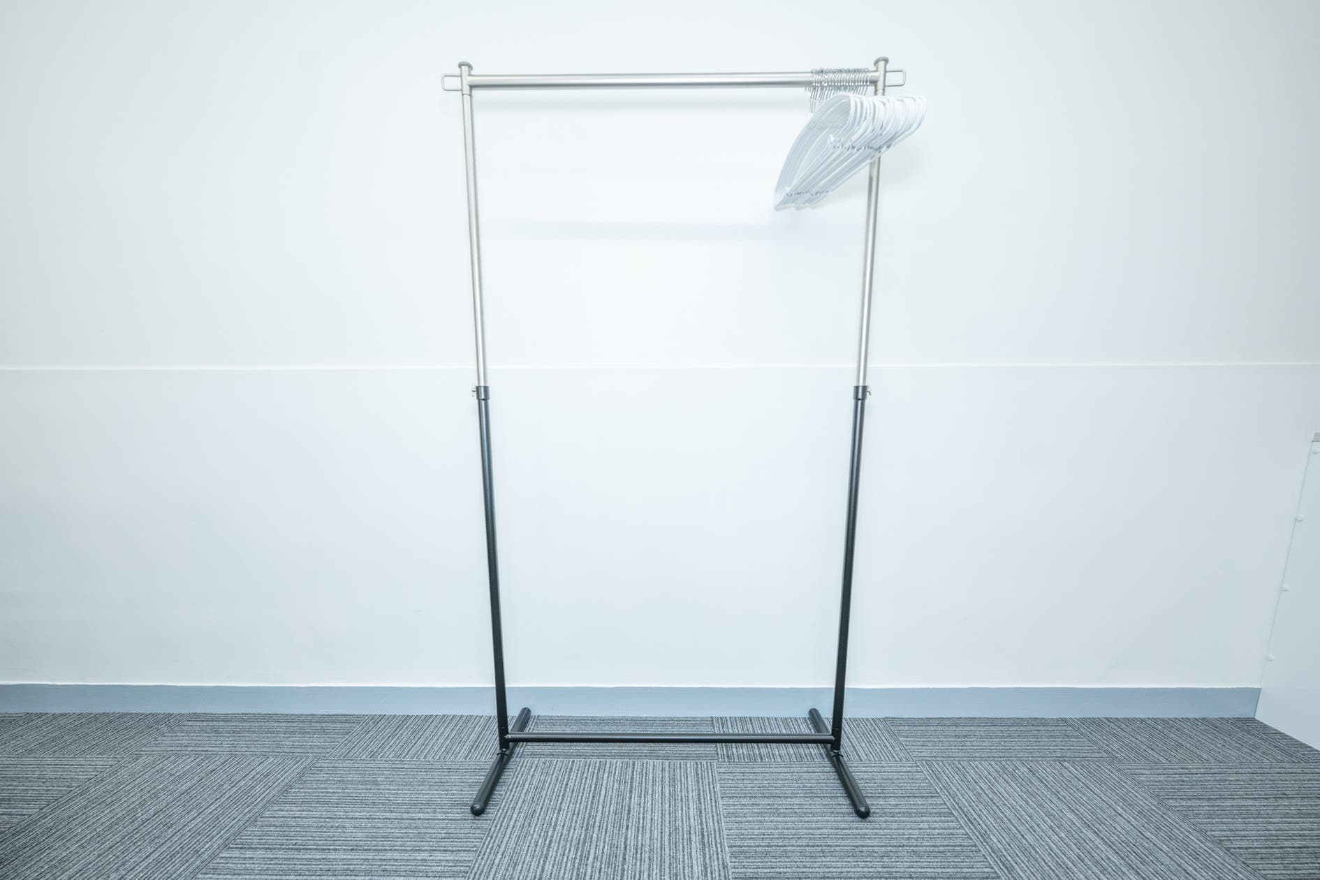 【西新宿駅3分】24席/プロジェクタースクリーン/光回線WiFi/ホワイトボード/演台☆1日1回スタッフ完全清掃のセミナールームの写真16