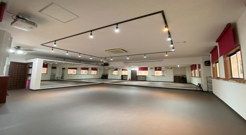 広くて安くて綺麗な福岡レンタルスタジオ 設備備品も充実。24時間営業で深夜練も可能