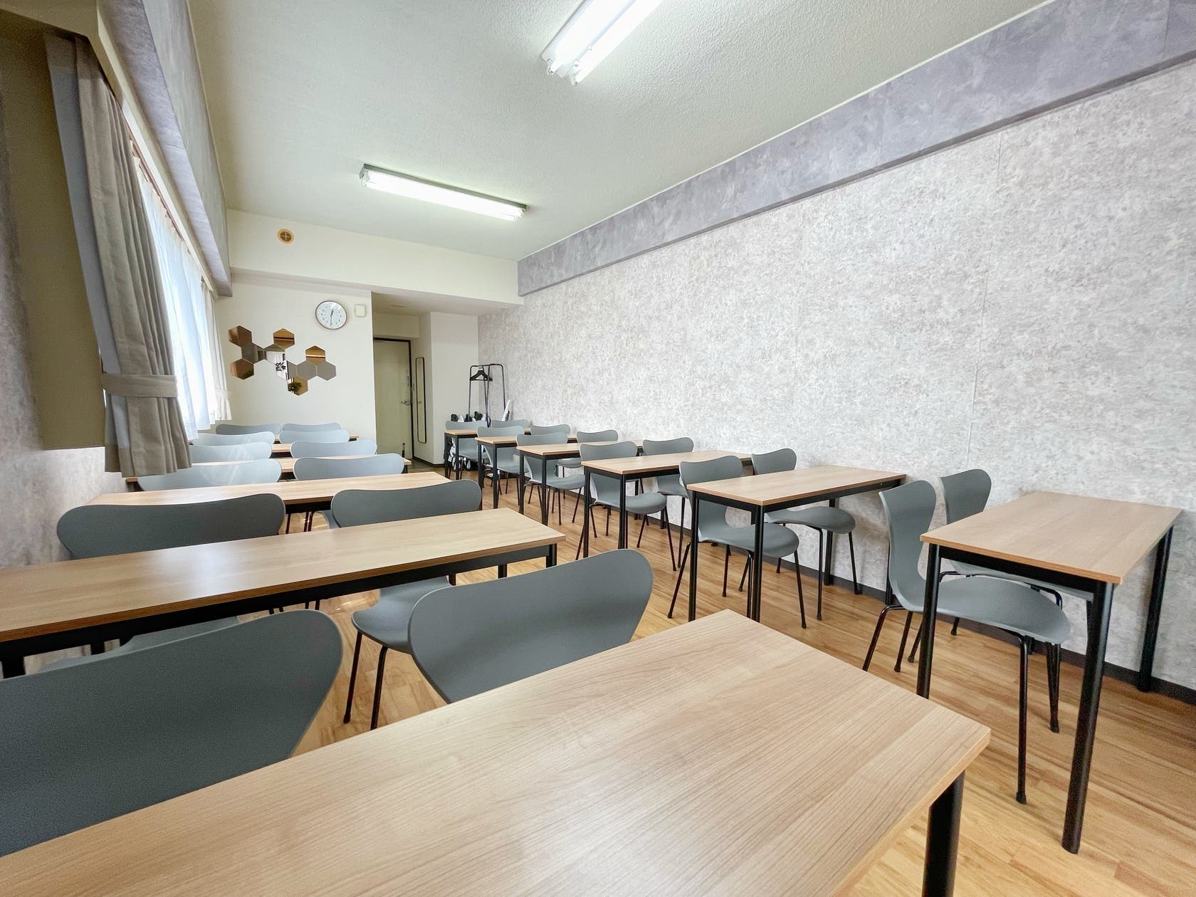 【高田馬場駅徒歩3分！30名利用可！】高速光WiFi・50型テレビ・ホワイトボード全て無料！ふれあい貸し会議室 高田馬場Fの写真5