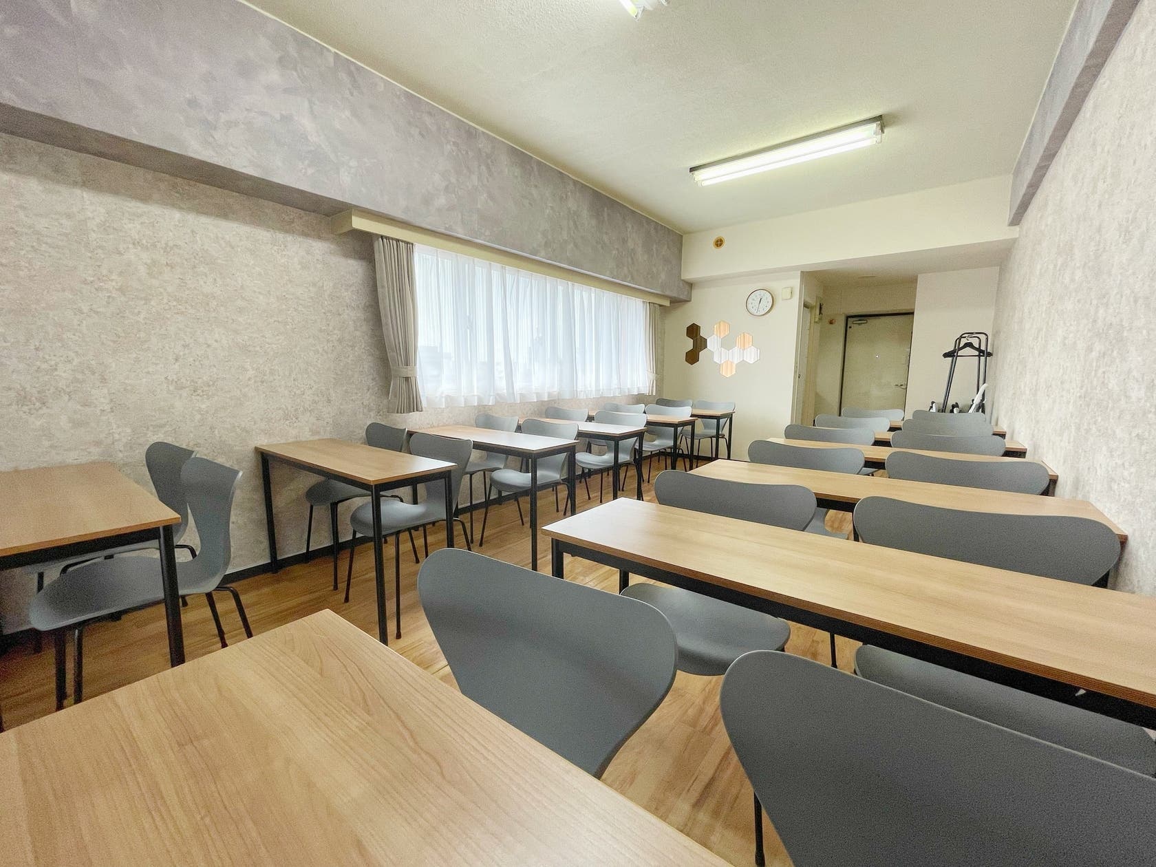 【高田馬場駅徒歩3分！30名利用可！】高速光WiFi・50型テレビ・ホワイトボード全て無料！ふれあい貸し会議室 高田馬場Fの写真6