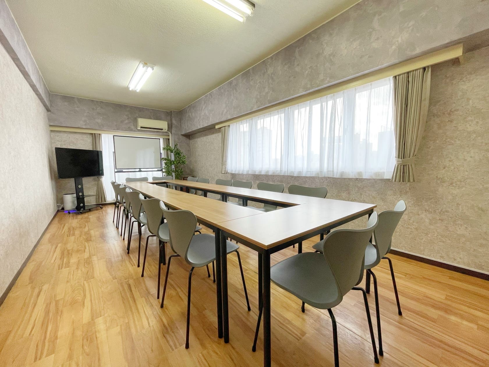 【高田馬場駅徒歩3分！30名利用可！】高速光WiFi・50型テレビ・ホワイトボード全て無料！ふれあい貸し会議室 高田馬場Fの写真8