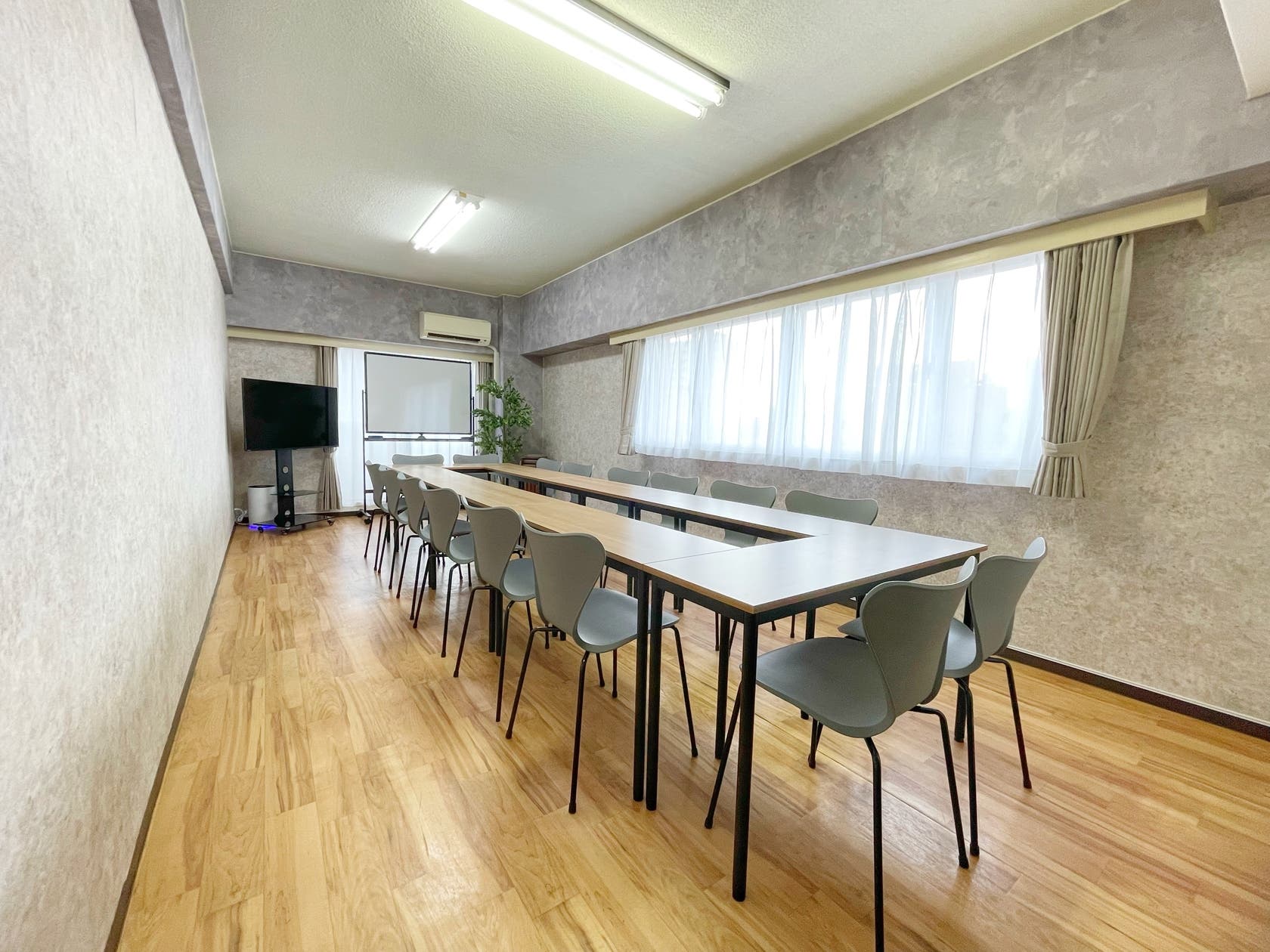 【高田馬場駅徒歩3分！30名利用可！】高速光WiFi・50型テレビ・ホワイトボード全て無料！ふれあい貸し会議室 高田馬場Fの写真9