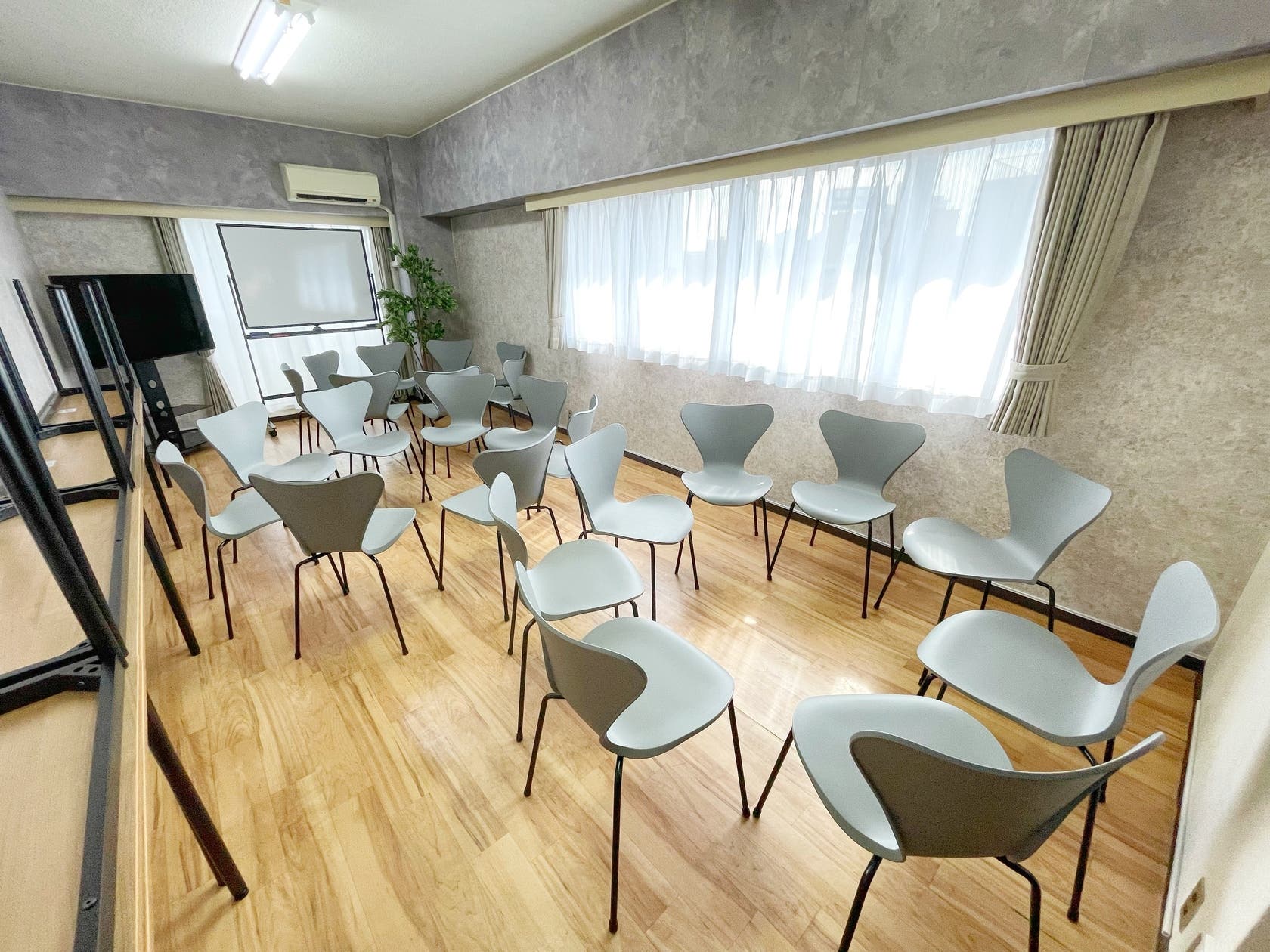 【高田馬場駅徒歩3分！30名利用可！】高速光WiFi・50型テレビ・ホワイトボード全て無料！ふれあい貸し会議室 高田馬場Fの写真12