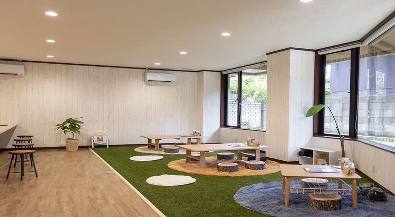 【福井市二の宮】パーティーやセミナーなどにおすすめ！子連れに人気の屋内芝生のスペース