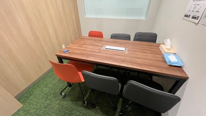 【北山田駅近】4Kモニター付き完全個室の6名会議室(201)※6名だと少し狭いかもですの写真3