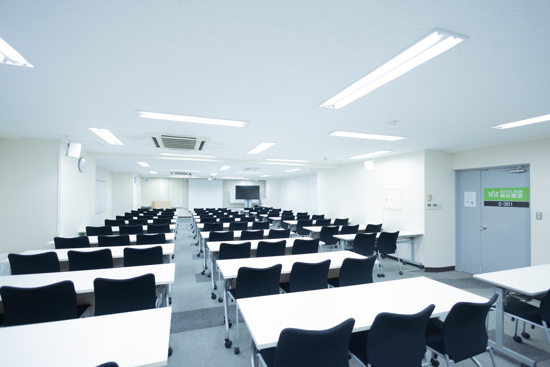 【東銀座駅1分・銀座駅5分】最大収容人数87名の会議室✨｜プロジェクター完備✨研修・面接・商談・勉強会に｜G301の写真3