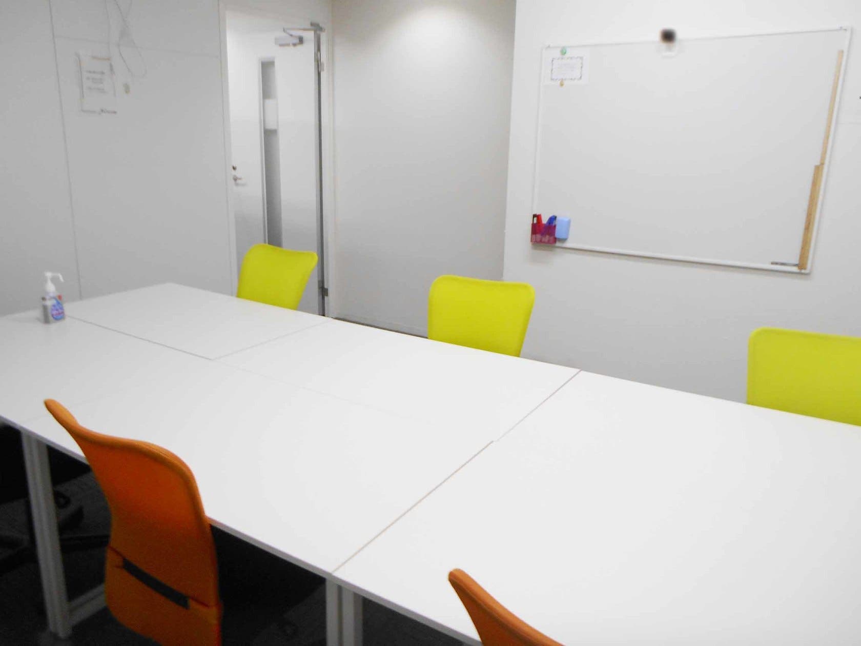 関内駅南口より徒歩1分の貸し会議室の写真1