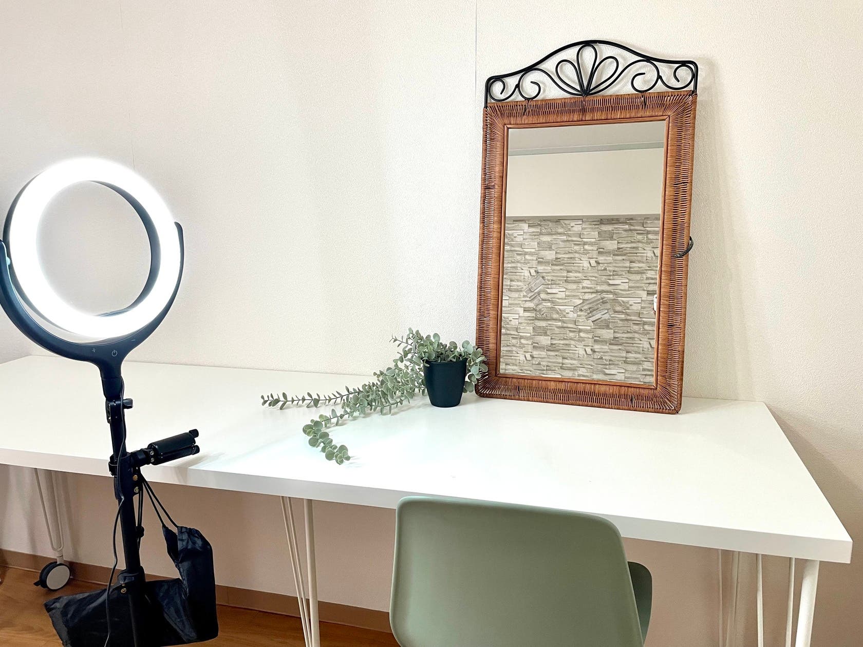 【四条駅・烏丸駅3分】最大6名/高速Wifi/最大100㌅プロジェクター/50㌅大型TV/飲食OK/セミナー・リモートに最適！の写真16