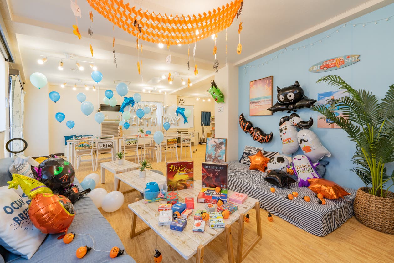 メリクリ🎉🎅✨ひろびろ50㎡✨ふんわりやわらか床🎵100インチスクリーン📺ボドゲ充実👍24時間営業⌚終電待ちに😊の写真1