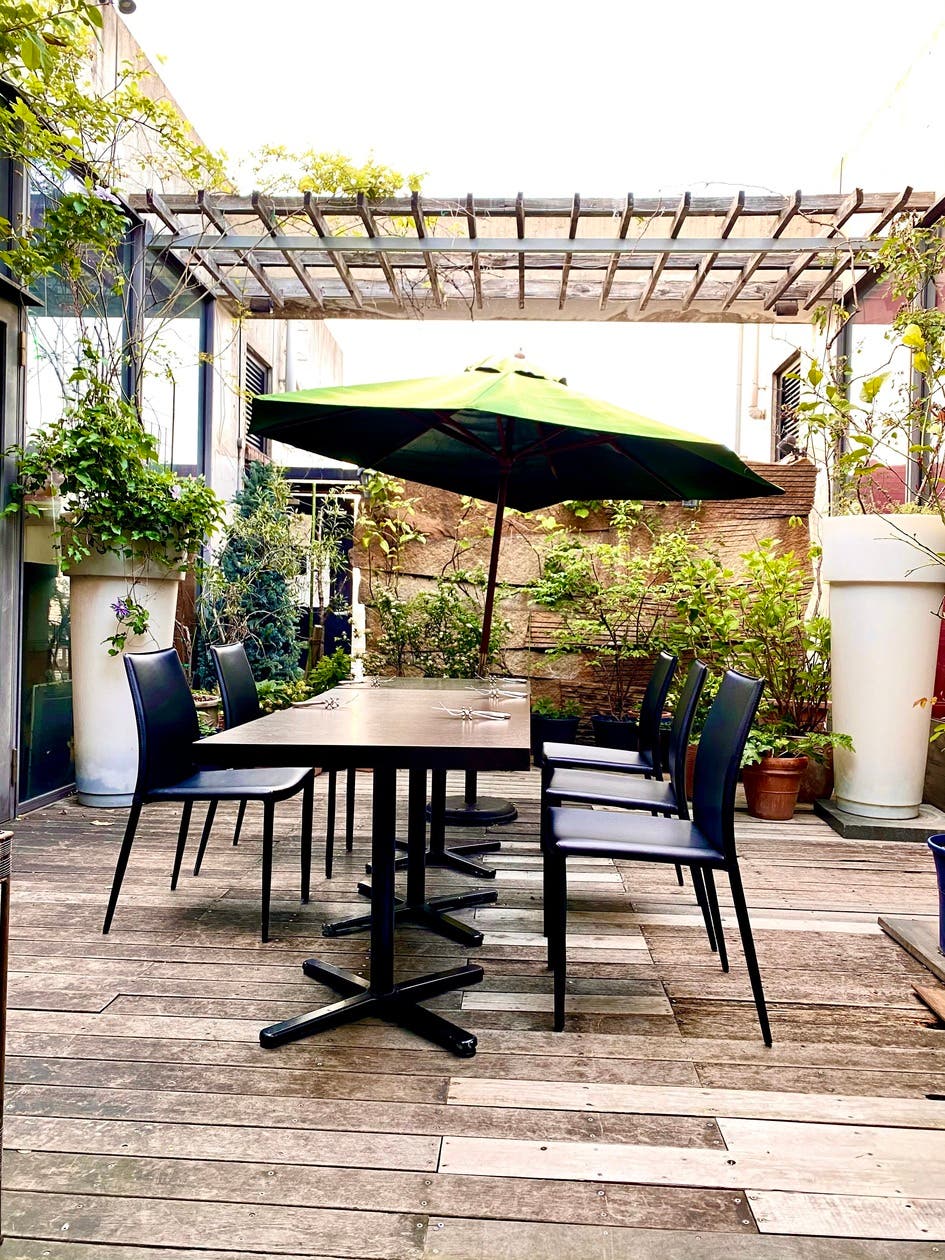 ビル最上階、中庭のあるレストラン。撮影やセミナー、会議、講演会、マルシェ、演奏会等に。中庭も完備。の写真4